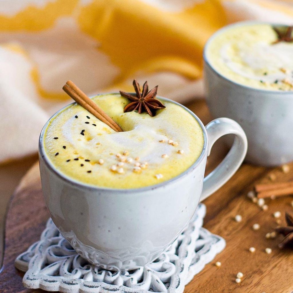 La receta de la leche dorada o golden milk (la súper bebida veggie que ...