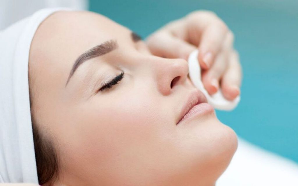 Por qué debemos limpiar nuestra piel todos los días – Para Ti