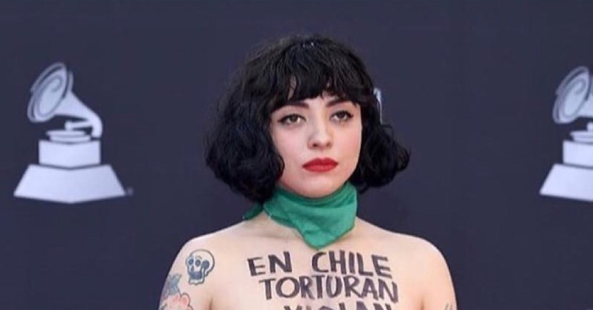Mon Laferte: la artista chilena alzó la voz de protesta en los Latin Grammy