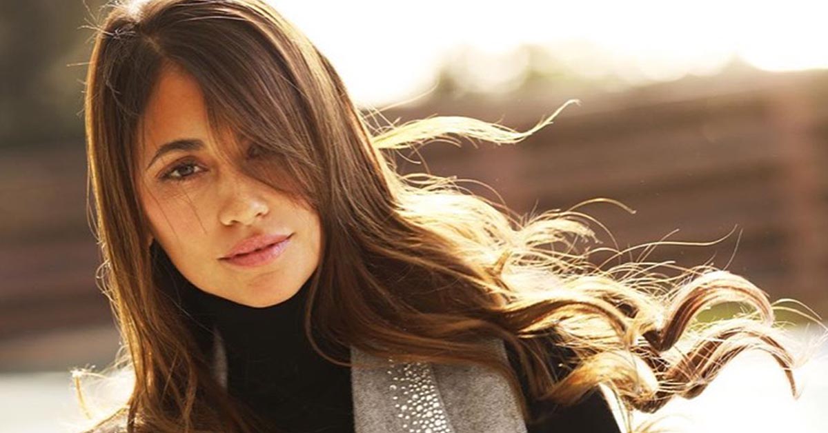 Antonella Roccuzzo "encadenada" en la Semana de la Moda de Milán