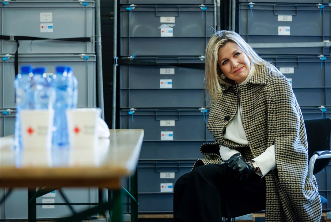 Máxima llevó el abrigo (con acento inglés) que no te puede faltar este ...