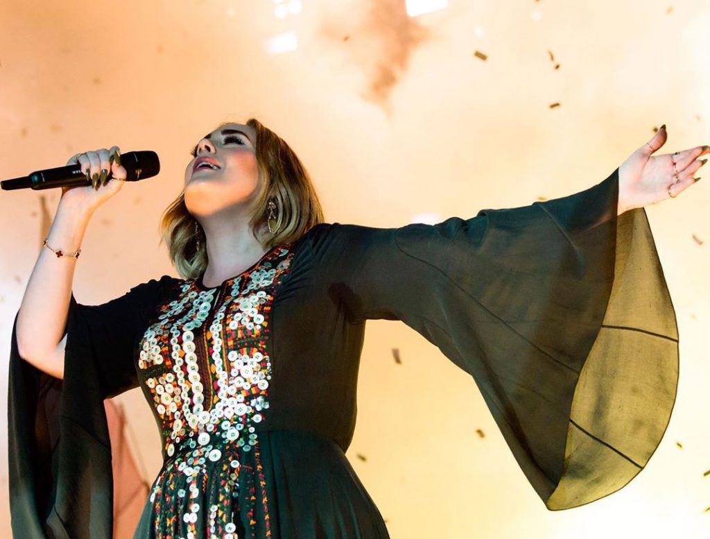 Adele volvió a usar el vestido de un show icónico, 4 años después – Para Ti