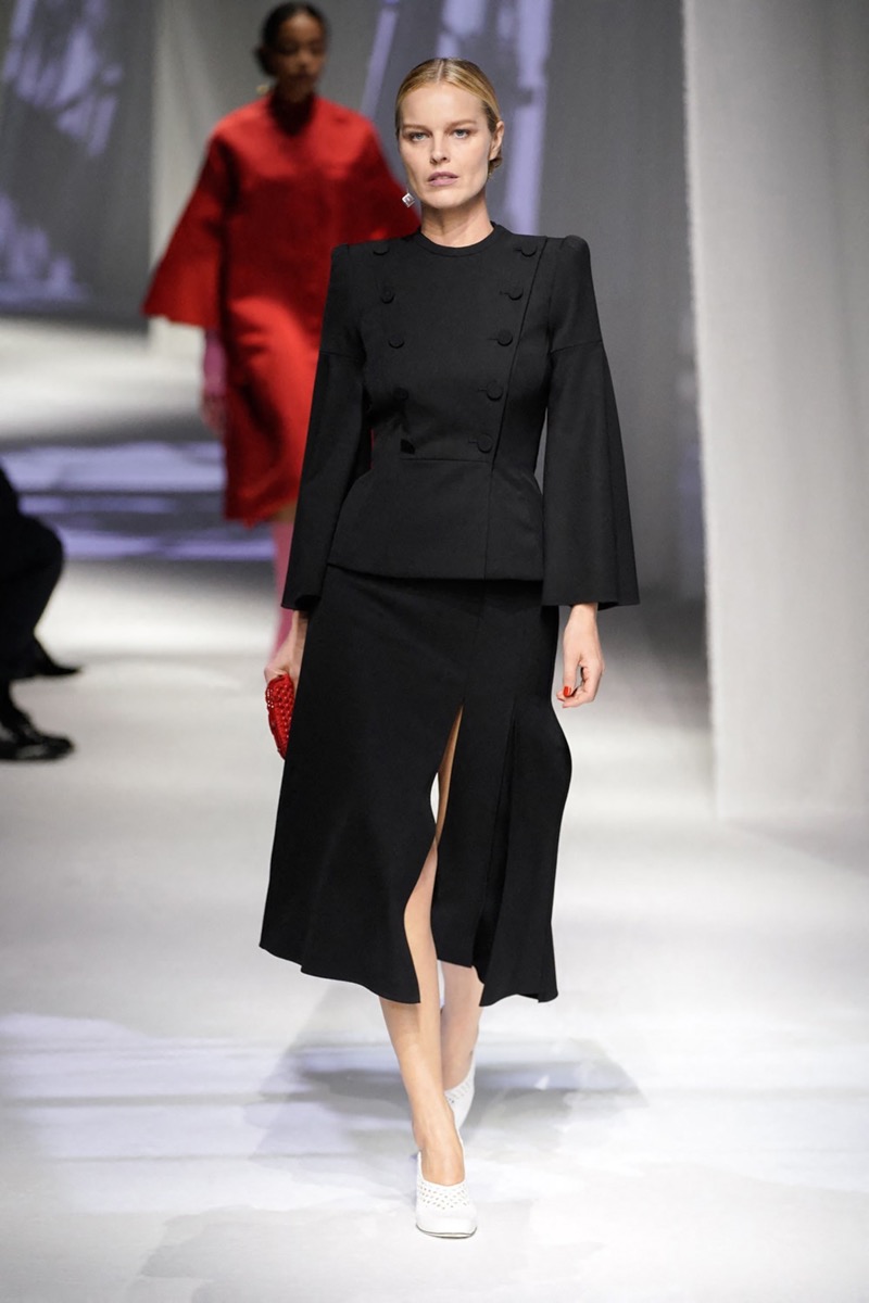 Fendi se presentó en Milán Fashion Week con una colección minimalista y ...