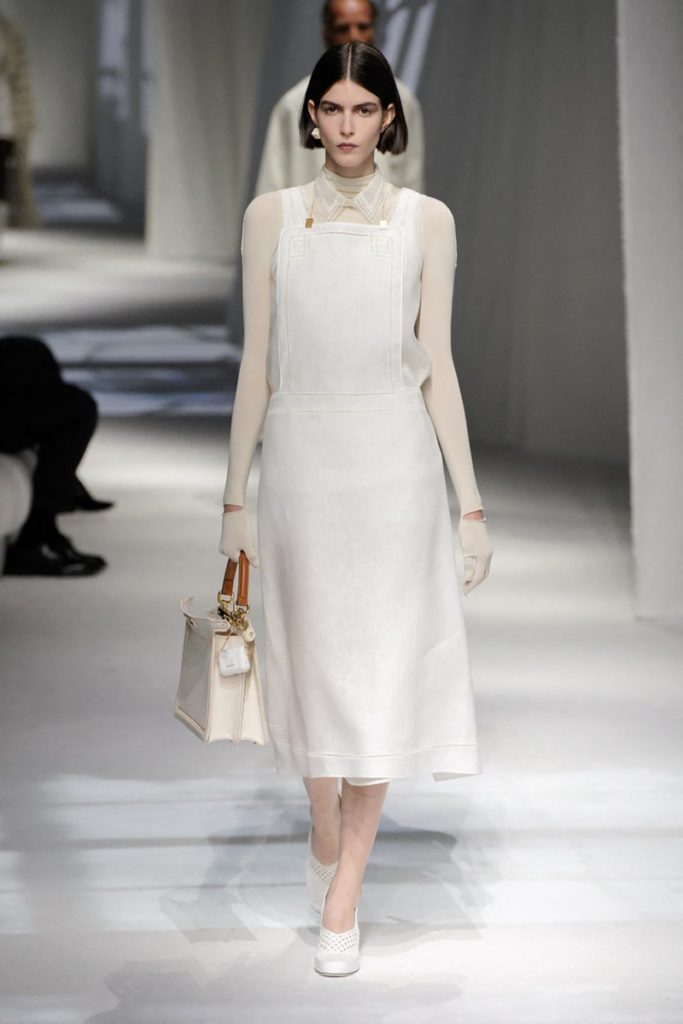 Fendi se presentó en Milán Fashion Week con una colección minimalista y ...