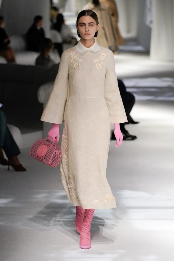 Fendi se presentó en Milán Fashion Week con una colección minimalista y ...