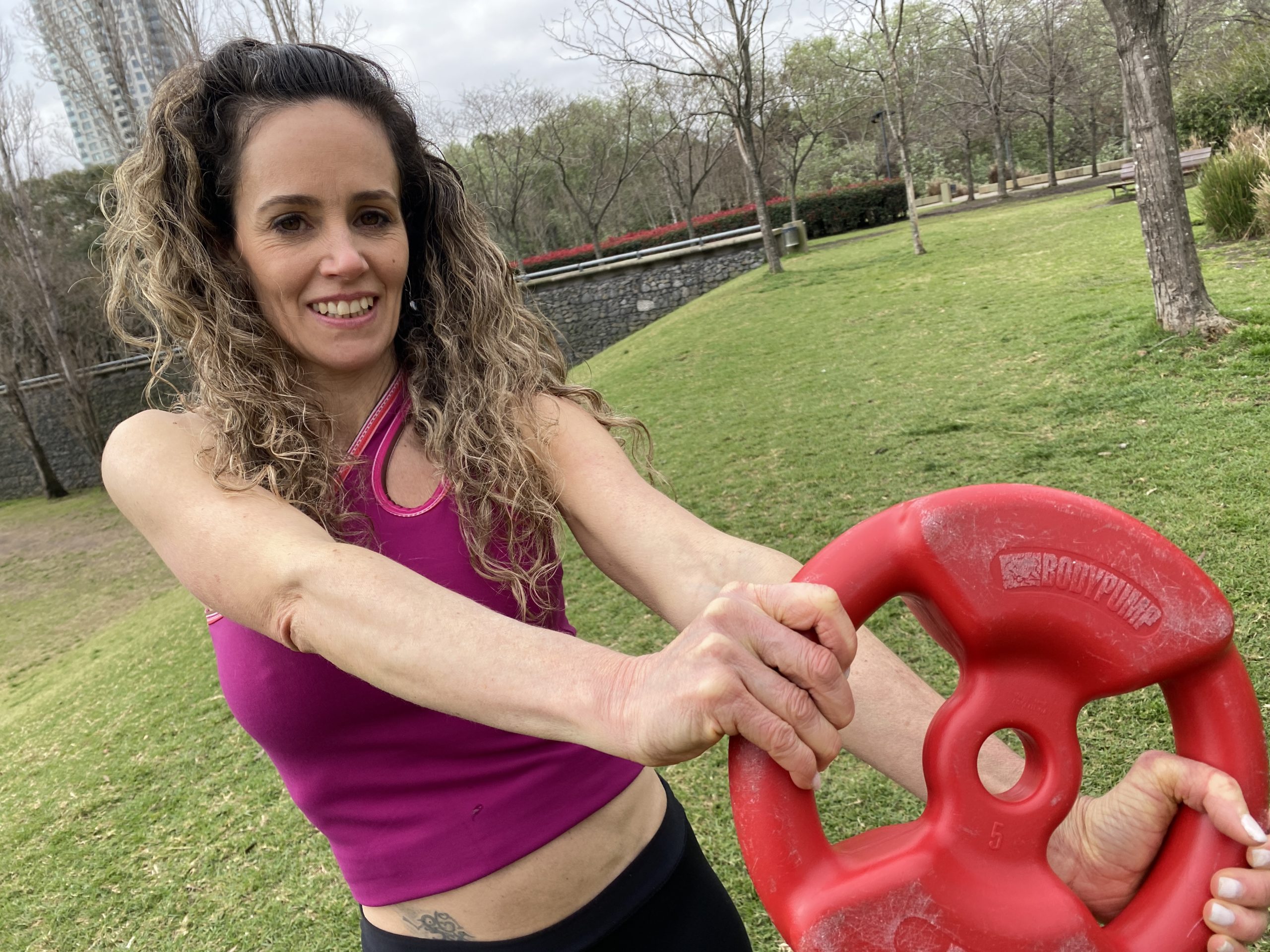 Rutina intensa de cardio y fuerza: 10 ejercicios para las que les gusta ...