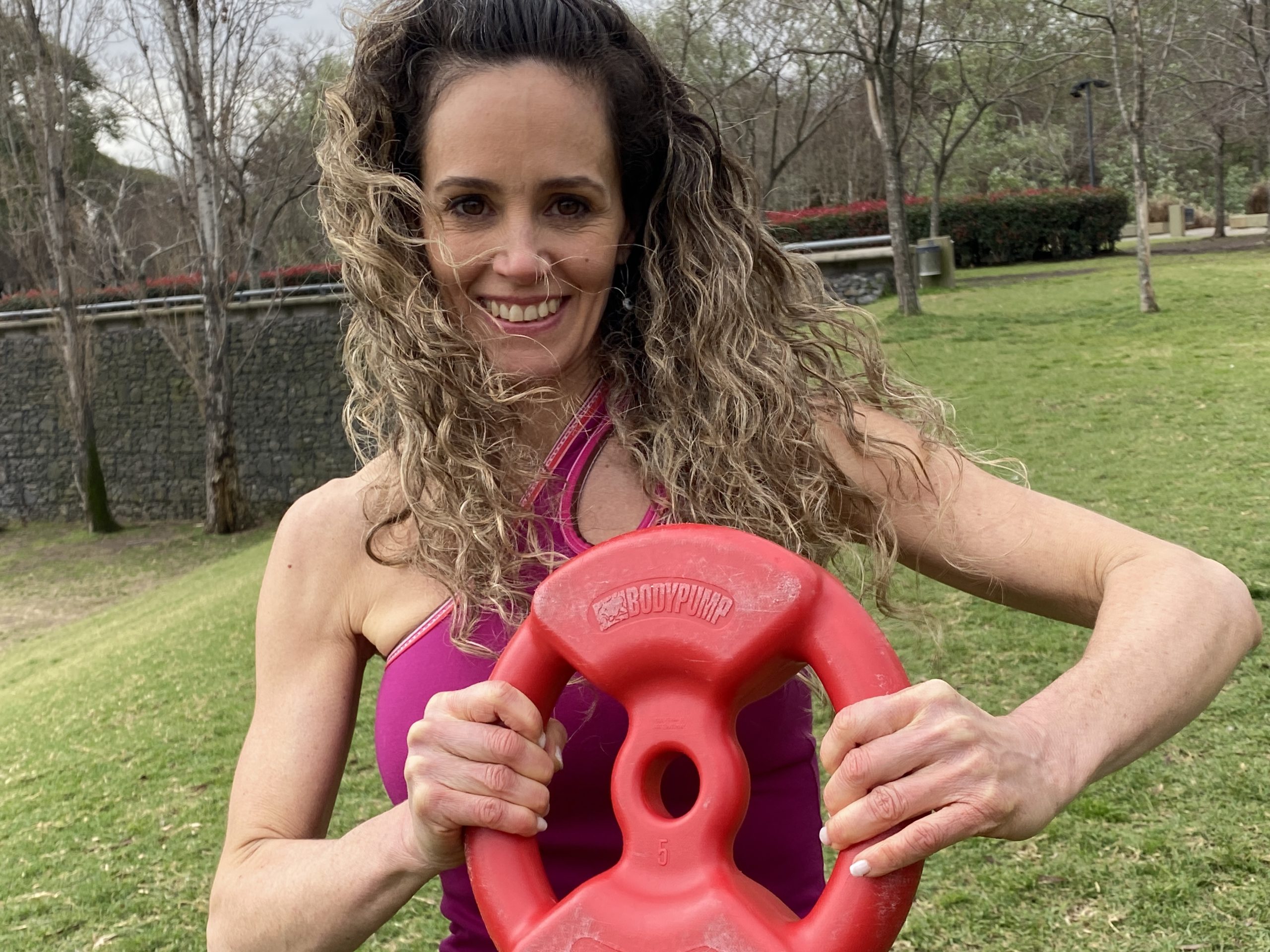 Rutina intensa de cardio y fuerza: 10 ejercicios para las que les gusta ...