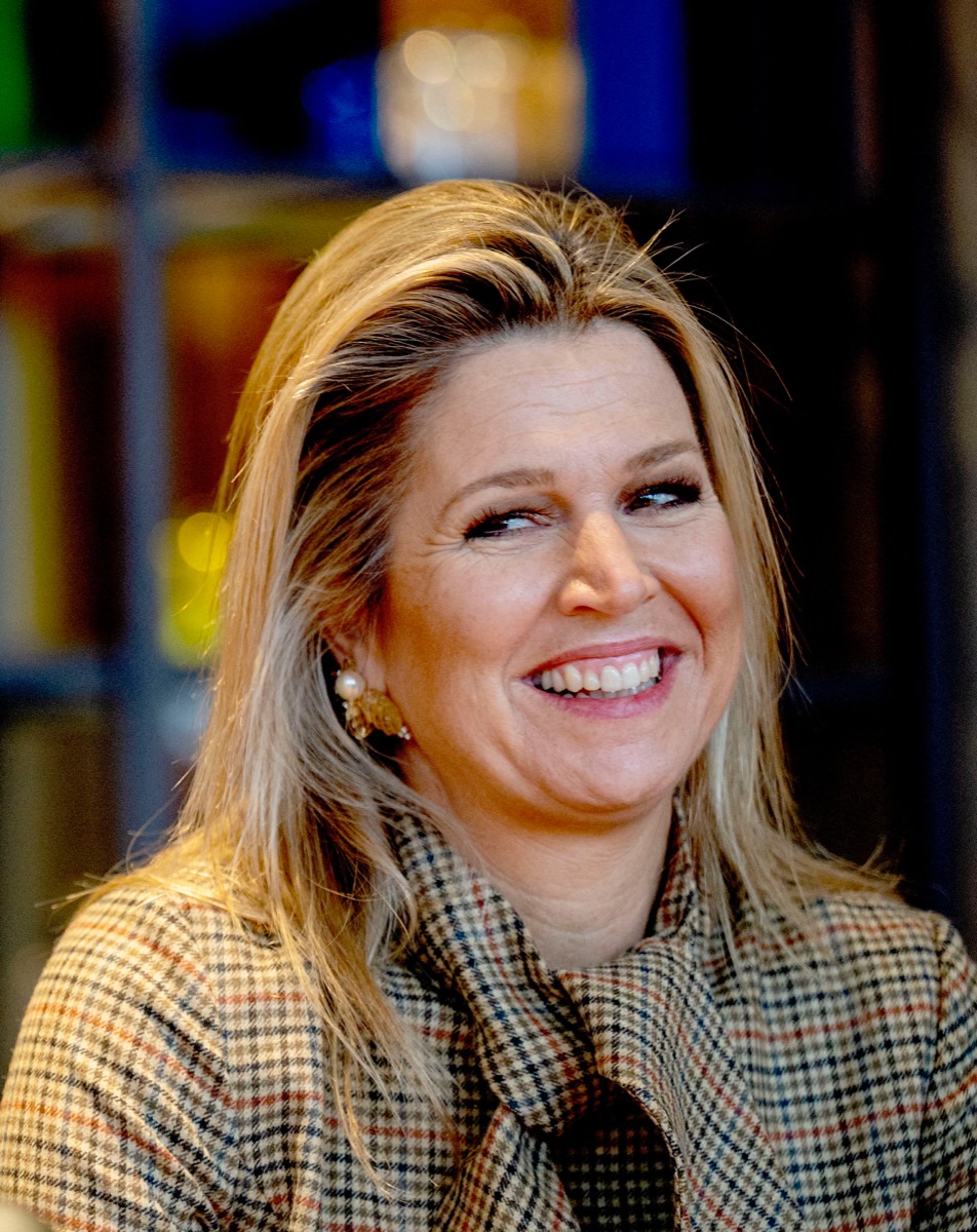 ¡Máxima lo hizo otra vez! Apostó a los accesorios y su look fue ...