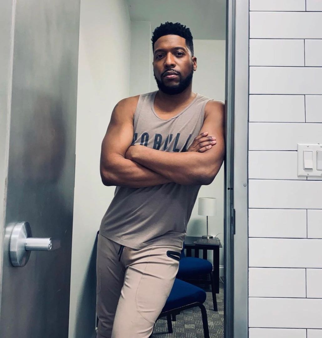 Quién es Jocko Sims, el doctor Reynolds de New Amsterdam: Tiene 40 años ...