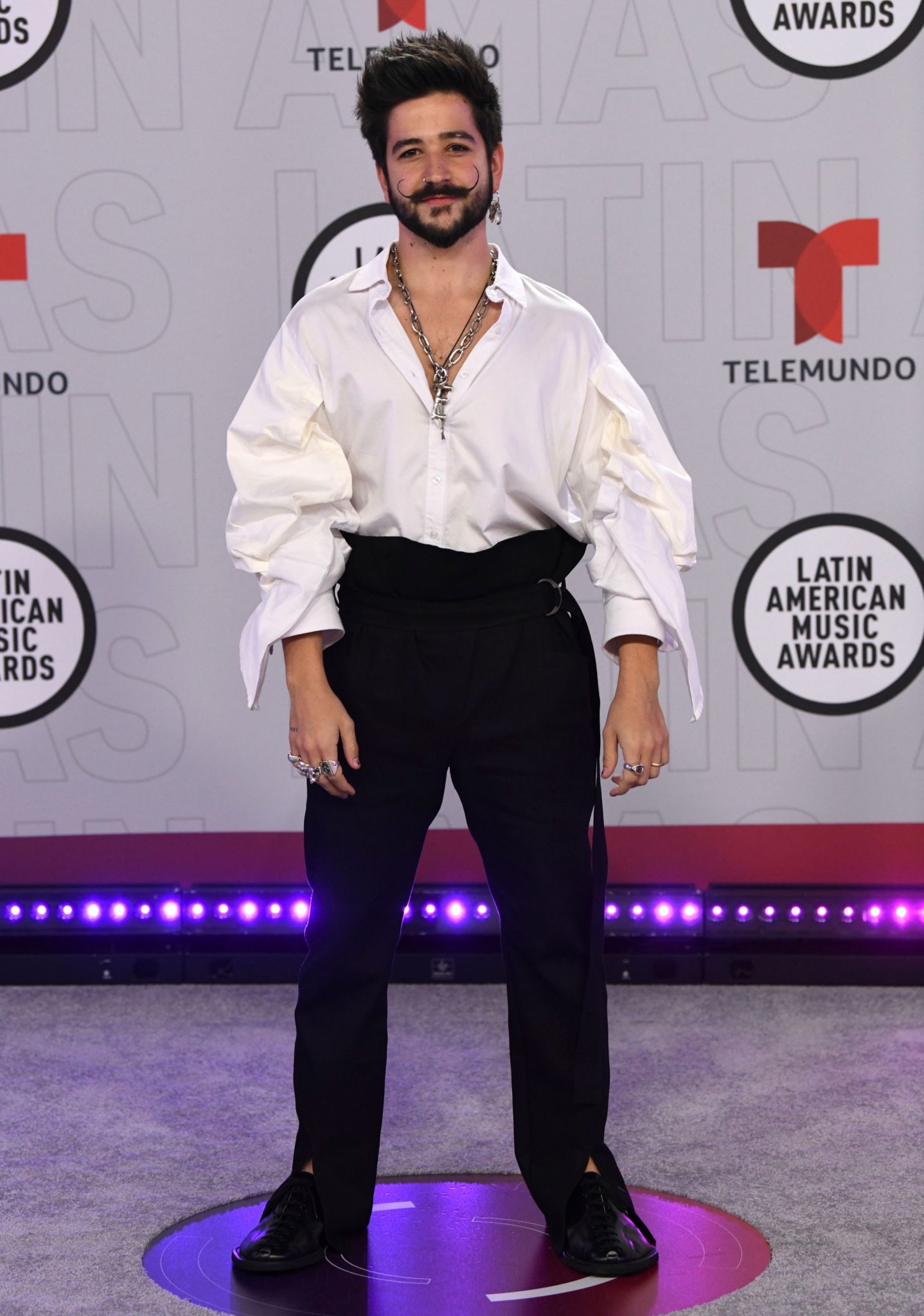 Looks extravagantes y glamorosos en la alfombra roja de los Latin ...