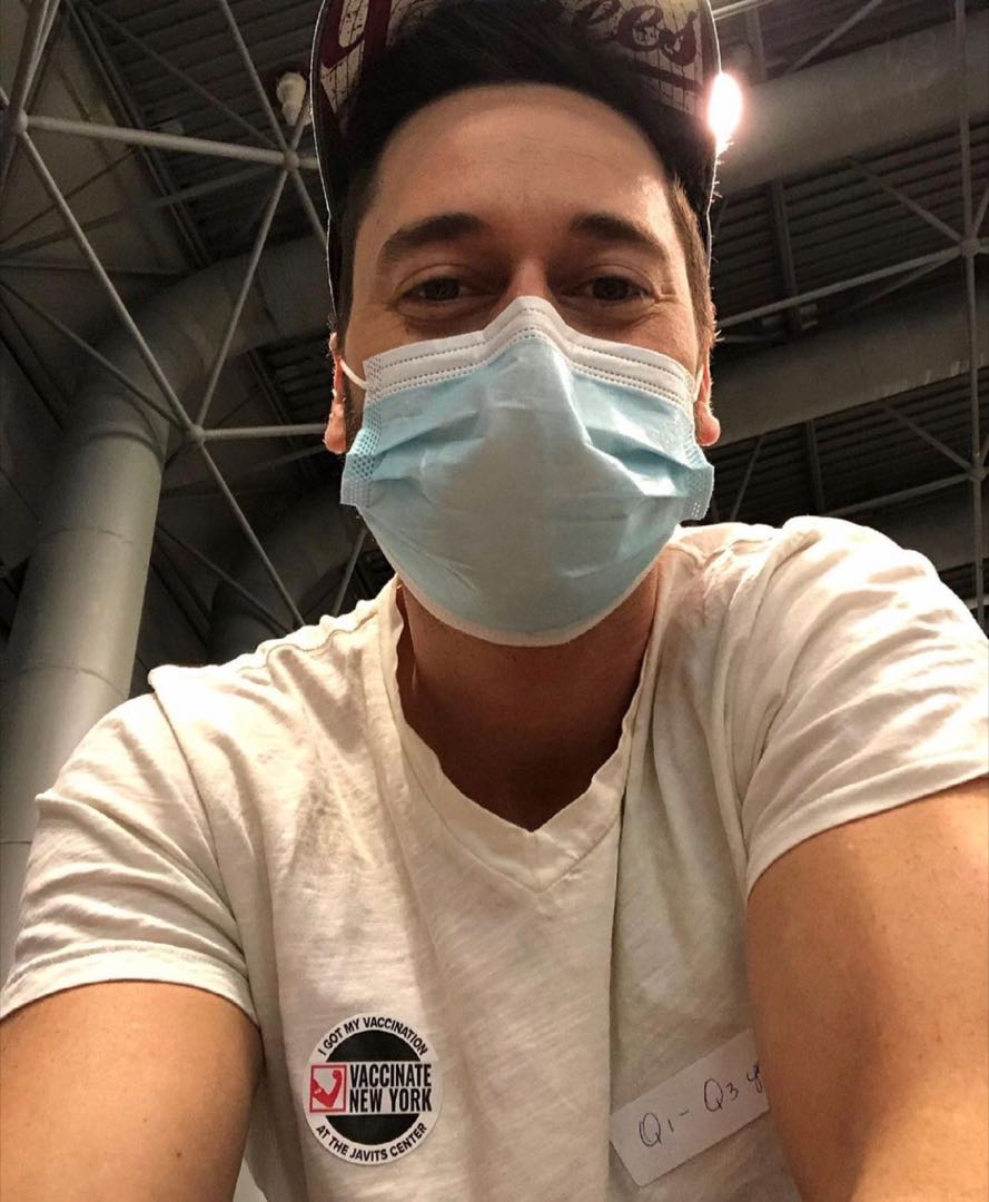 Ryan Eggold se vacunó contra el covid en Nueva York y confesó: «Nunca ...