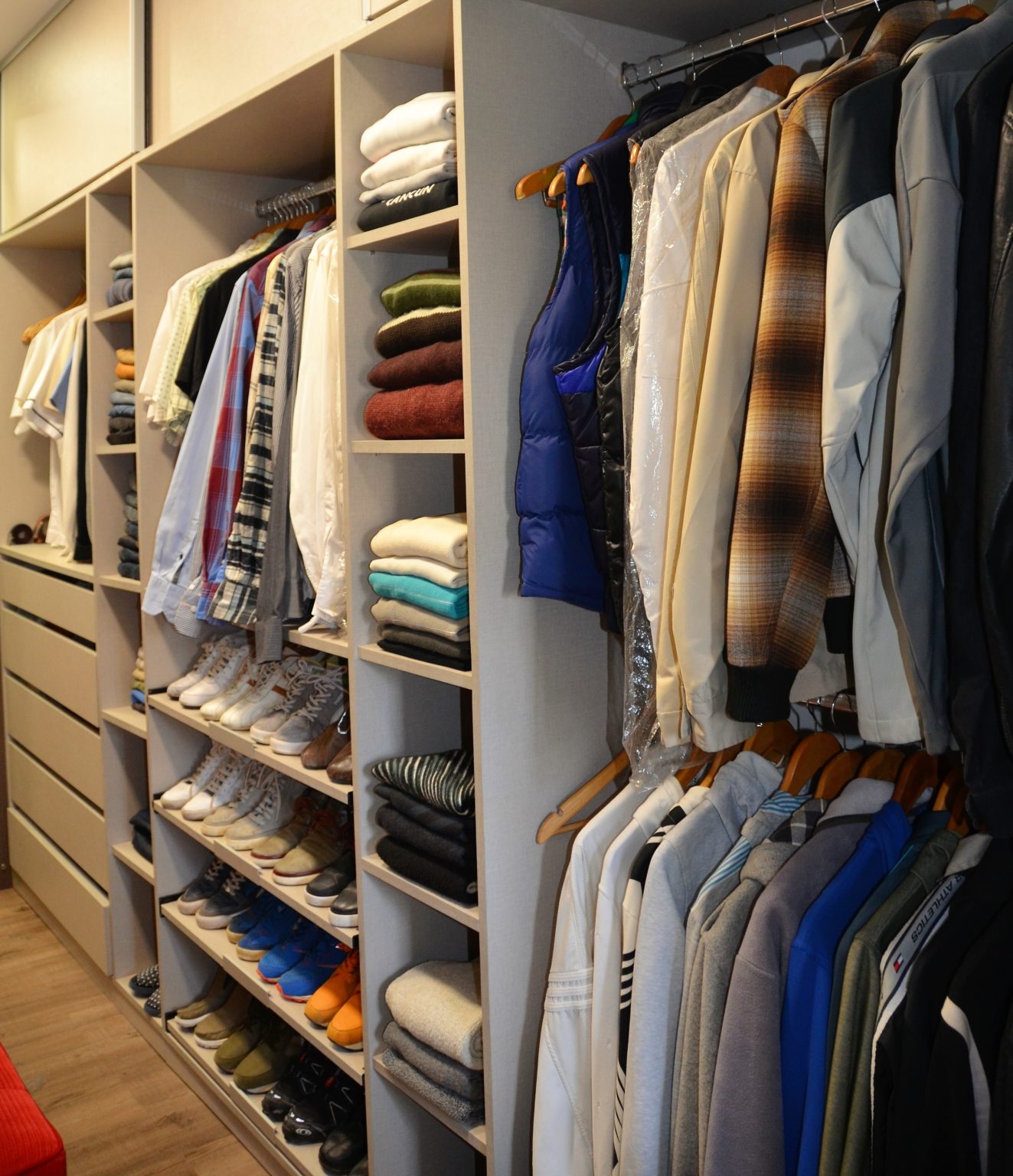 Video deco: tips y consejos para colgar la ropa en el placard – Para Ti