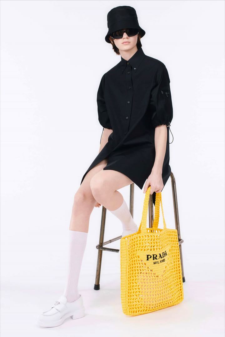 Prada lo hizo: combinó prendas sostenibles con los ítems de moda ...