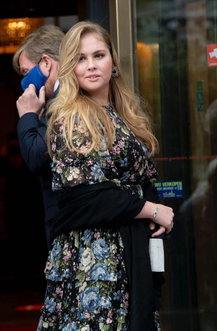 Máxima arrancó el festejo por sus 50 años a puro glamour: ella y sus hijas se lucieron con looks ...