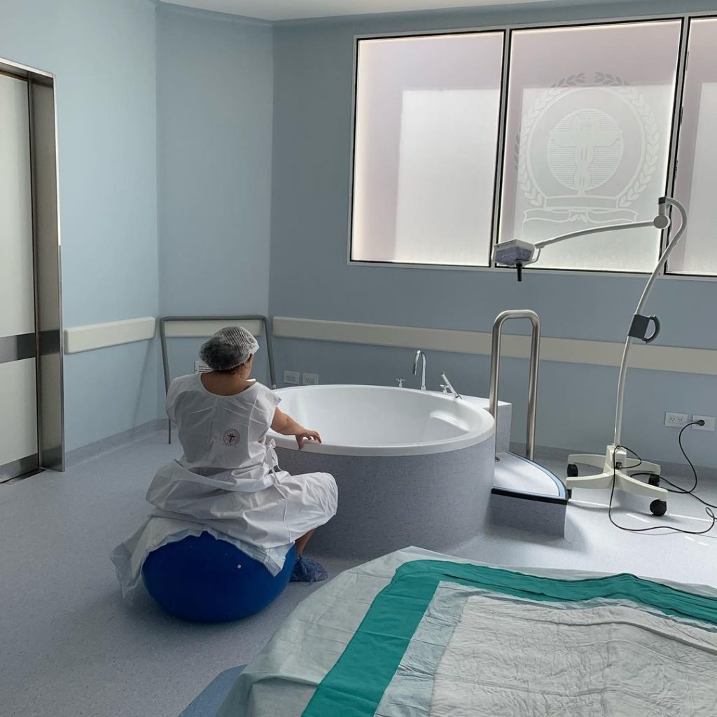 Esta es la nueva modalidad de parto que eligen las famosas (Pampita ...