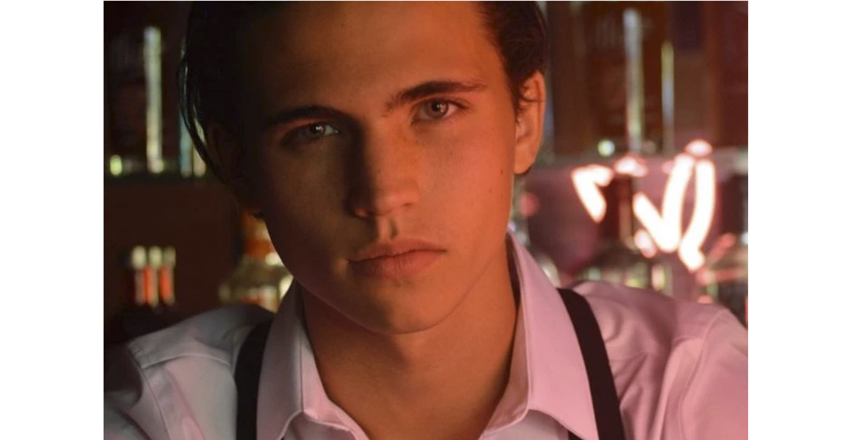 Tanner Buchanan, el actor de Cobra Kai, protagoniza la nueva comedia ...