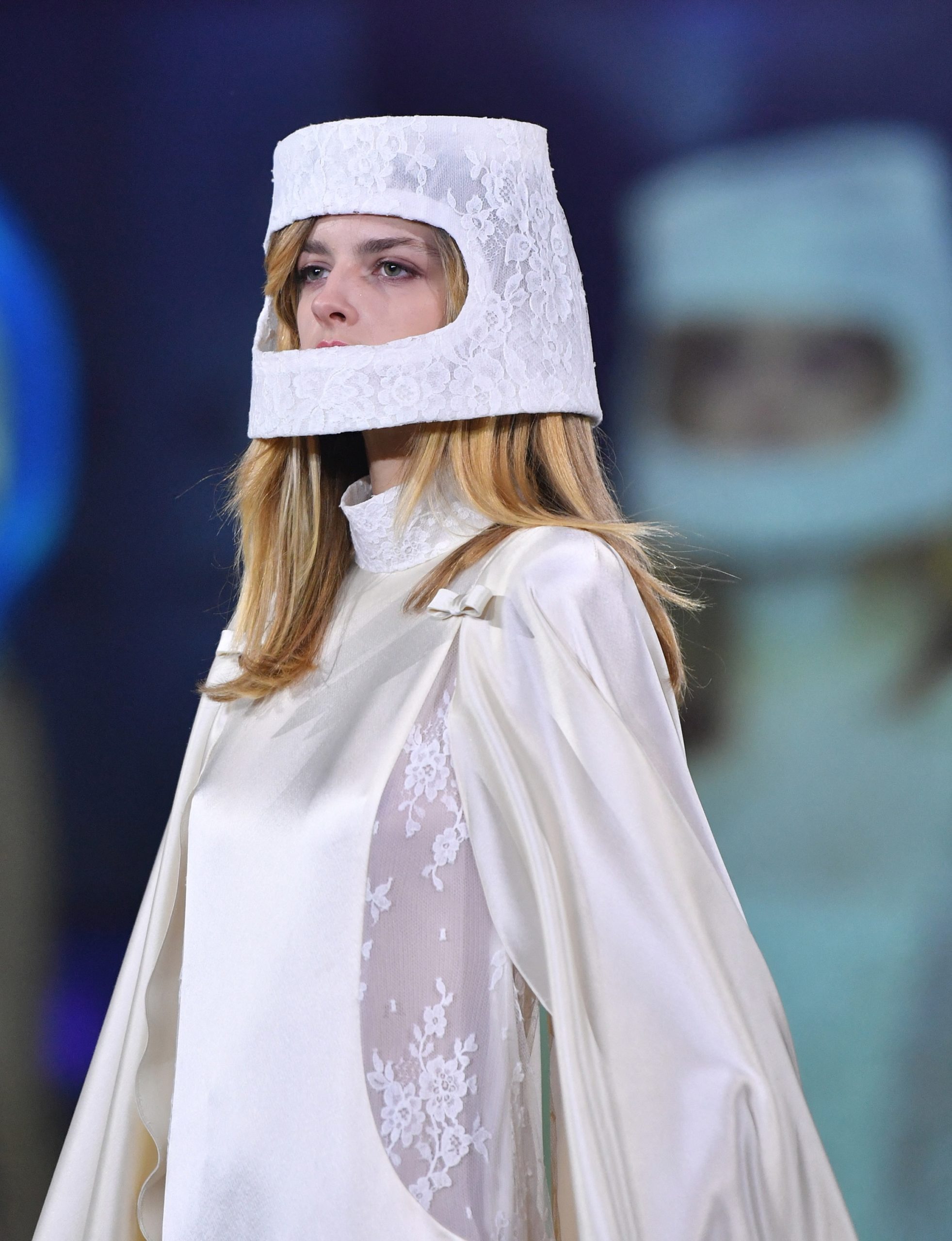 París le rinde homenaje a Pierre Cardin con una colección inspirada en ...