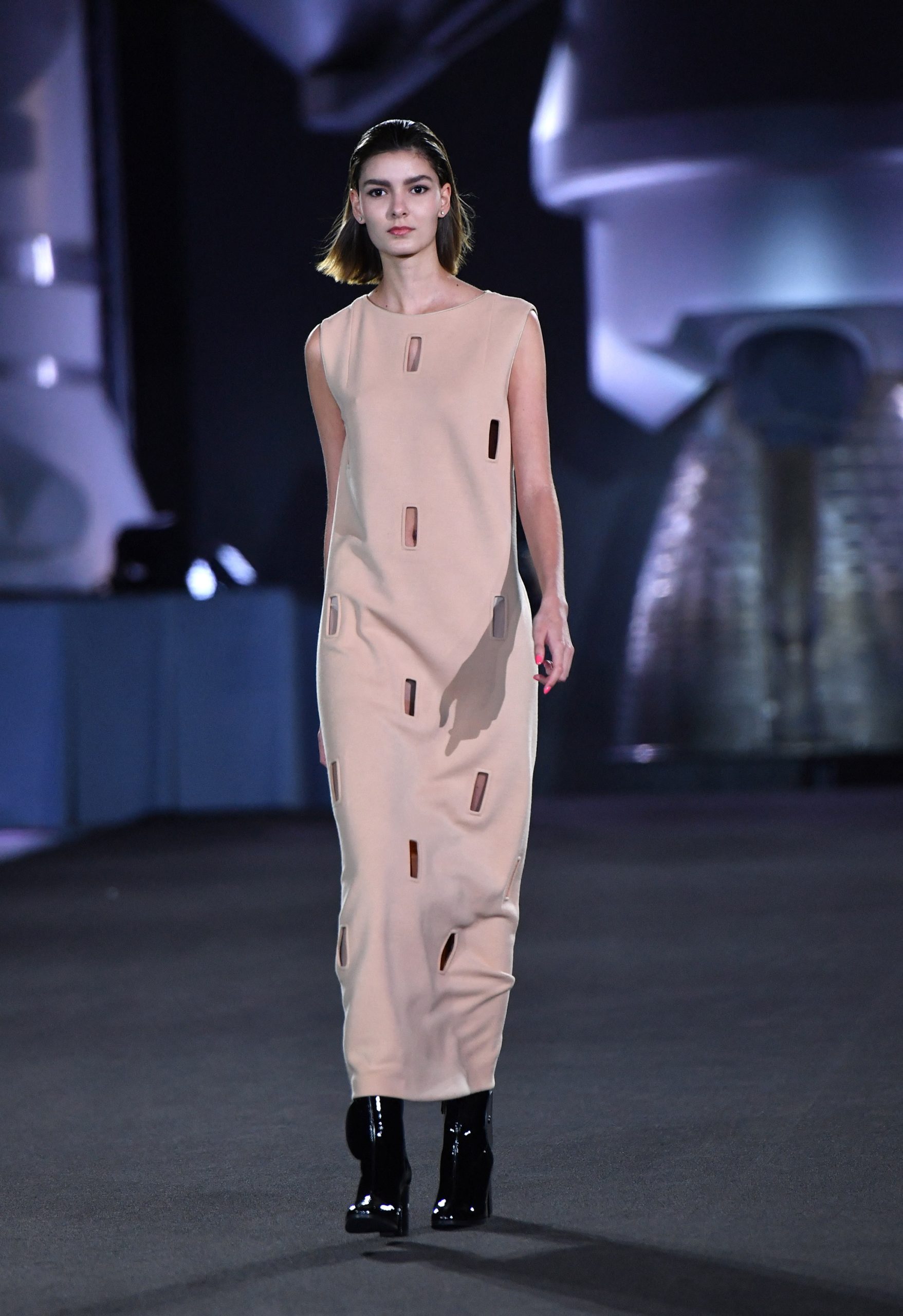 París le rinde homenaje a Pierre Cardin con una colección inspirada en ...