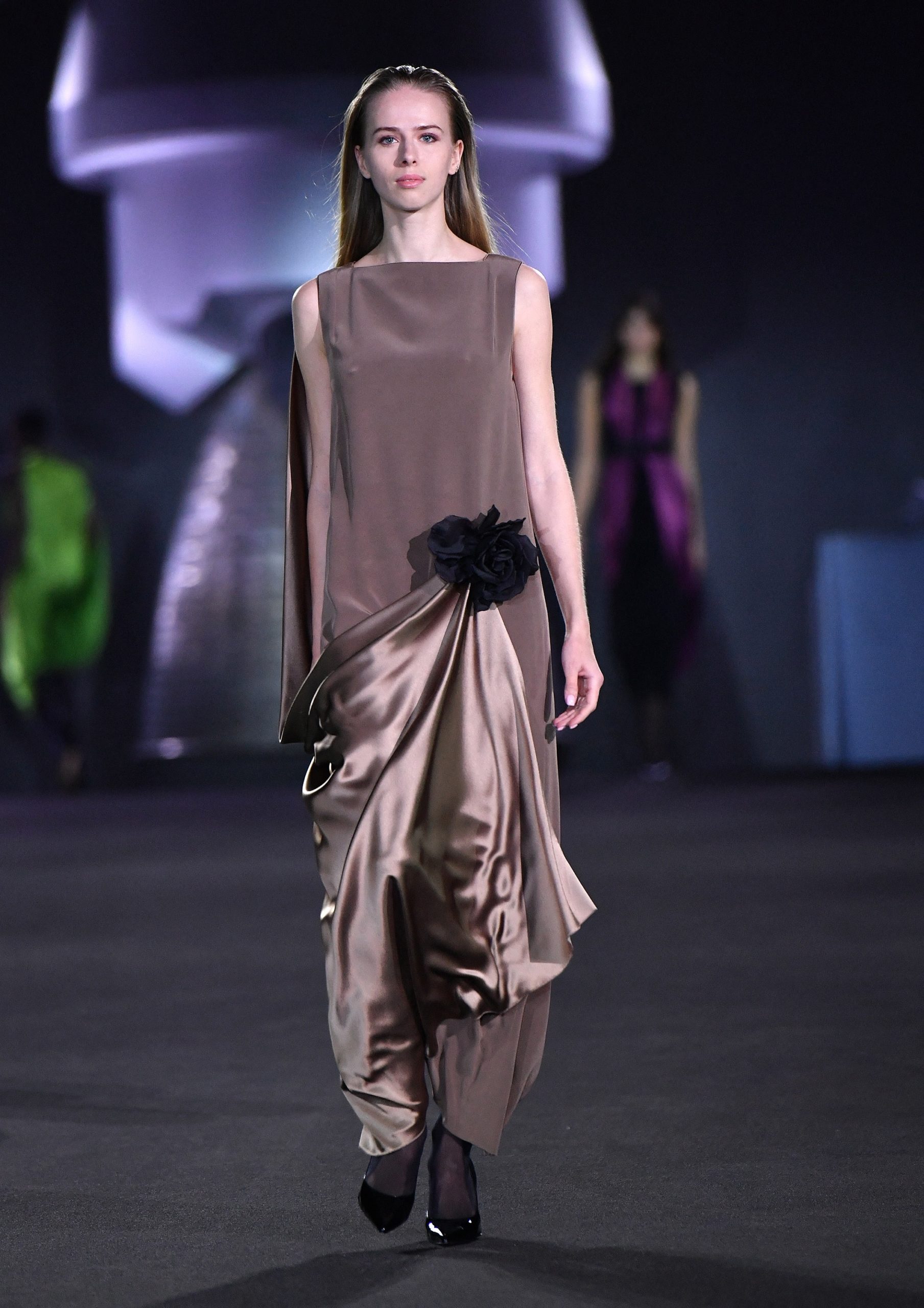 París le rinde homenaje a Pierre Cardin con una colección inspirada en ...