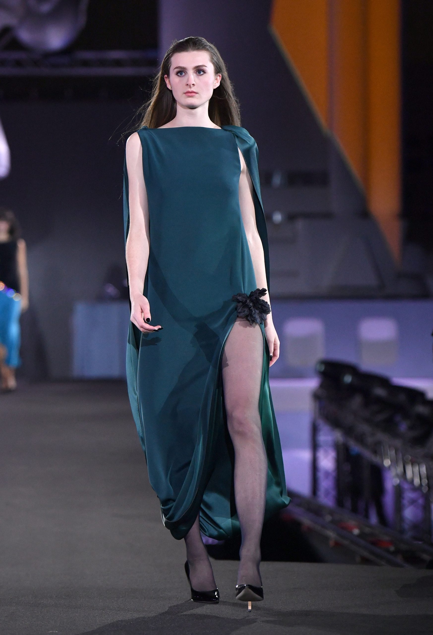 París le rinde homenaje a Pierre Cardin con una colección inspirada en ...