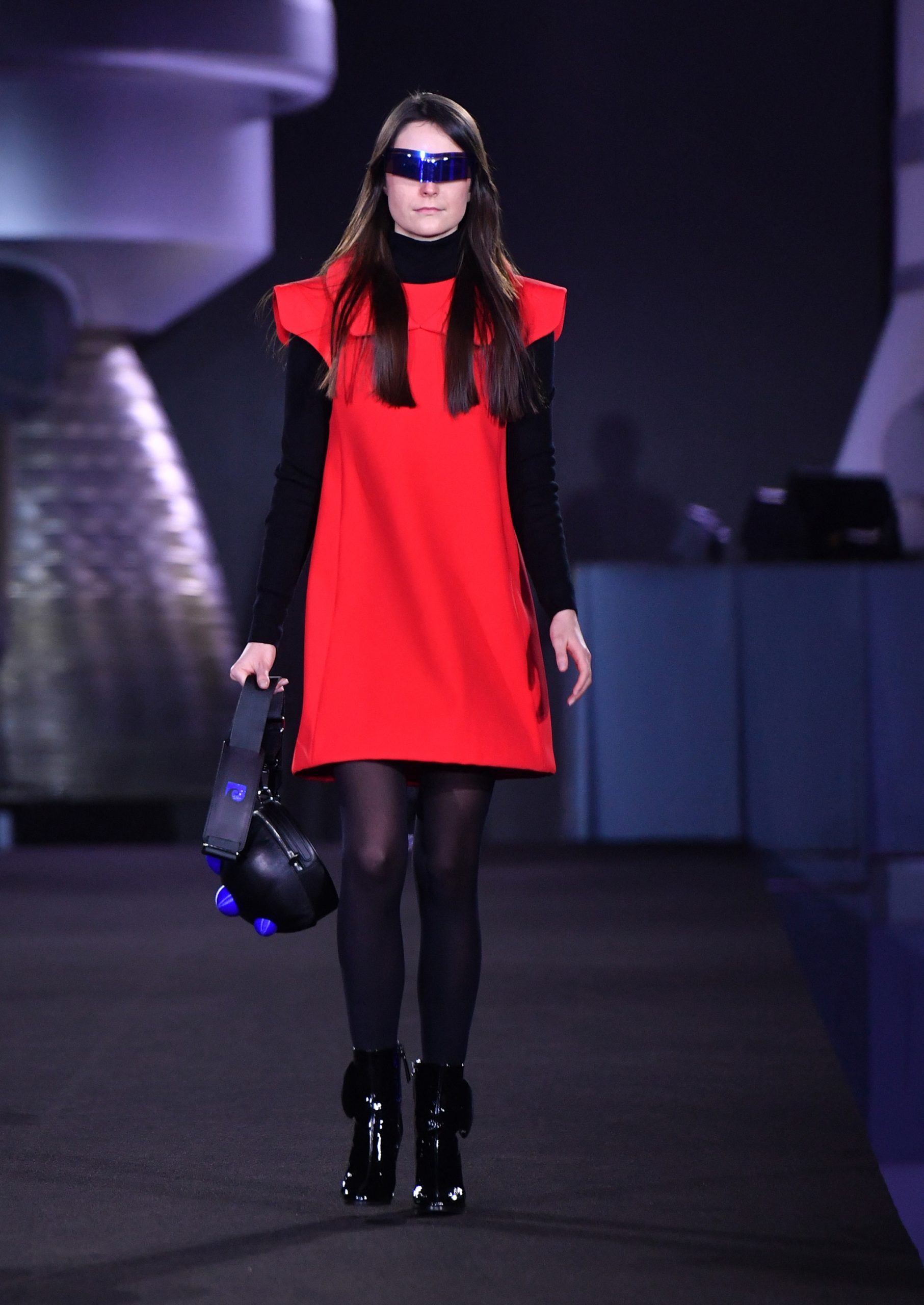 París le rinde homenaje a Pierre Cardin con una colección inspirada en ...