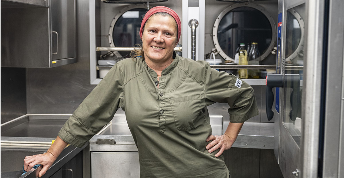 La historia de Charlotte Cumberbirch, la cocinera nómade de Greenpeace ...