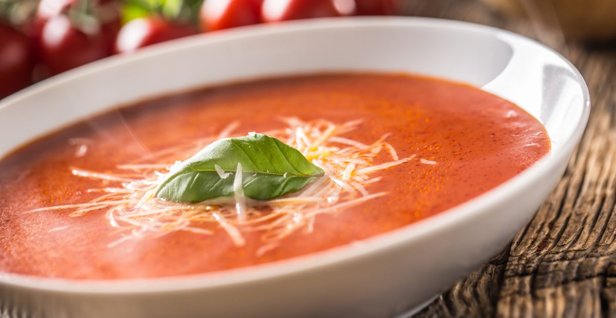 La receta de sopa de tomate casera (deliciosa y anti frío) - Revista ...