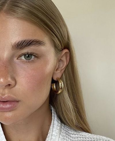 #Los100DeParaTi: Look "Clean Girl", la tendencia de moda y belleza que ...