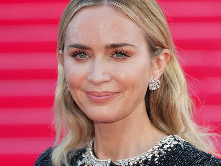 Emily Blunt llevó el look más sofisticado a Cannes Mipcom y es perfecto ...
