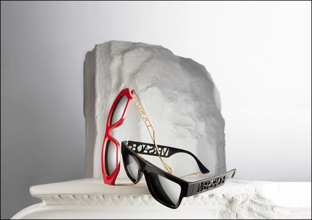 Versace presenta sus nuevos complementos más fashion de la temporada ...