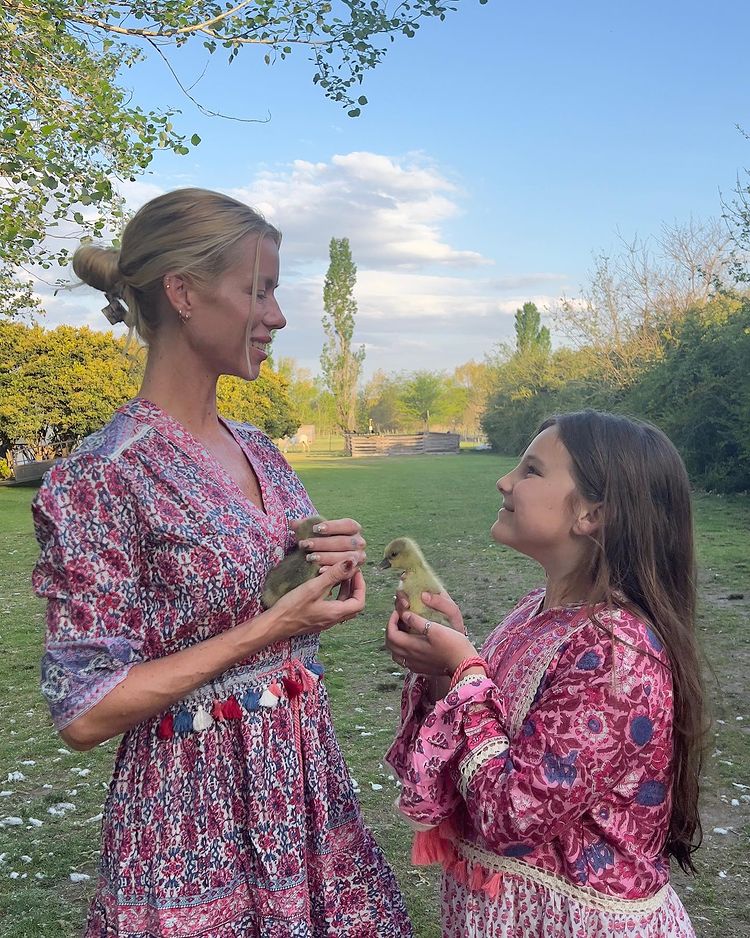 Los looks hippie chic de Nicole Neumann y sus hijas para disfrutar de ...