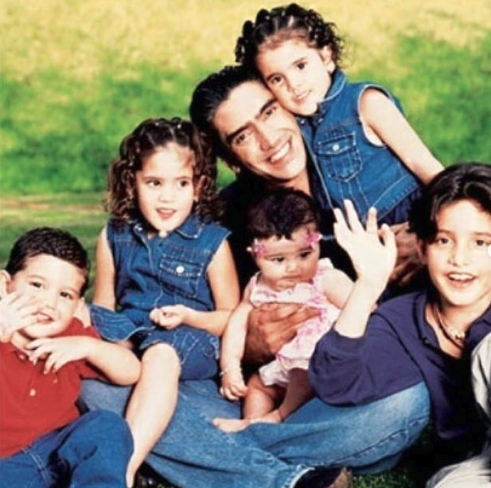 Quiénes son y a qué se dedican los 5 hijos del cantante Alejandro ...