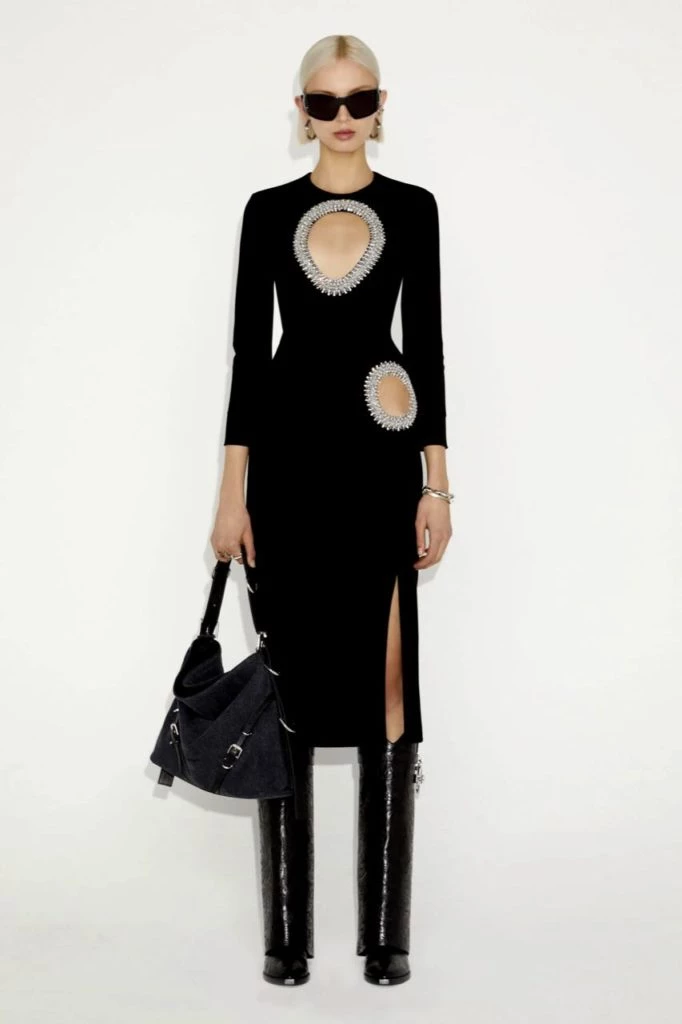 Givenchy apuesta a diseños hiper femeninos en su nueva colección ...