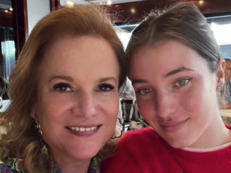 La felicidad de Lucía Galán: su hija, Rocío Hazán, viajó desde España ...