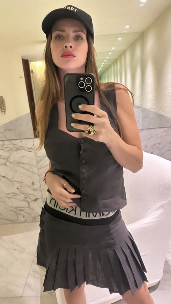 El look preppy y muy canchero, por el que apostó la China Suárez en su ...