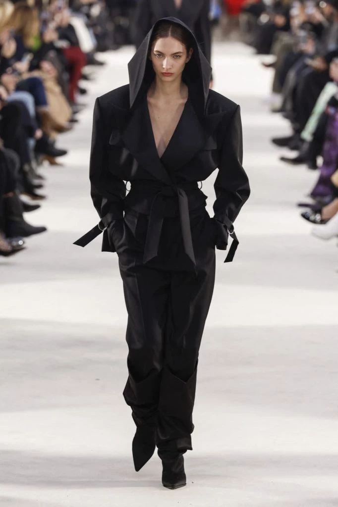 Alexandre Vauthier apostó a los colores flúo y las pieles sintéticas en ...