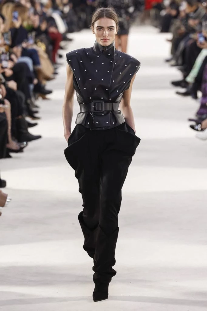 Alexandre Vauthier apostó a los colores flúo y las pieles sintéticas en ...