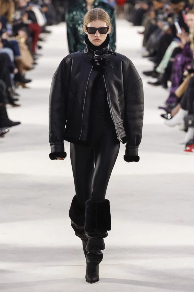 Alexandre Vauthier apostó a los colores flúo y las pieles sintéticas en ...