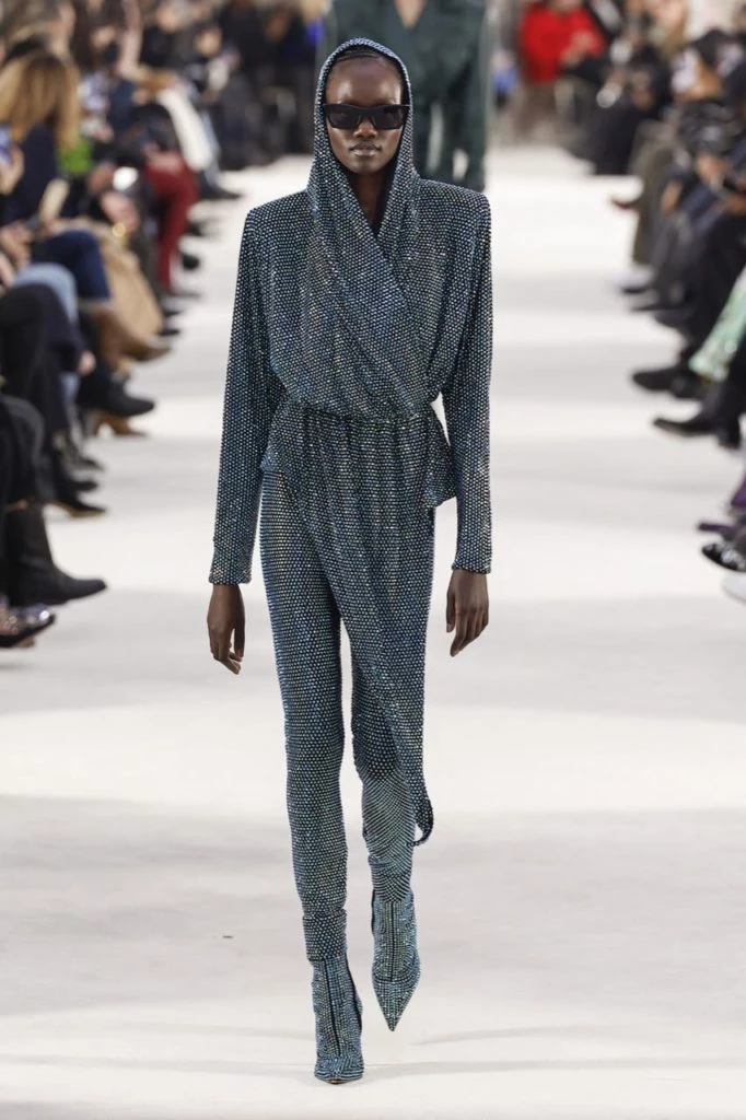 Alexandre Vauthier apostó a los colores flúo y las pieles sintéticas en ...
