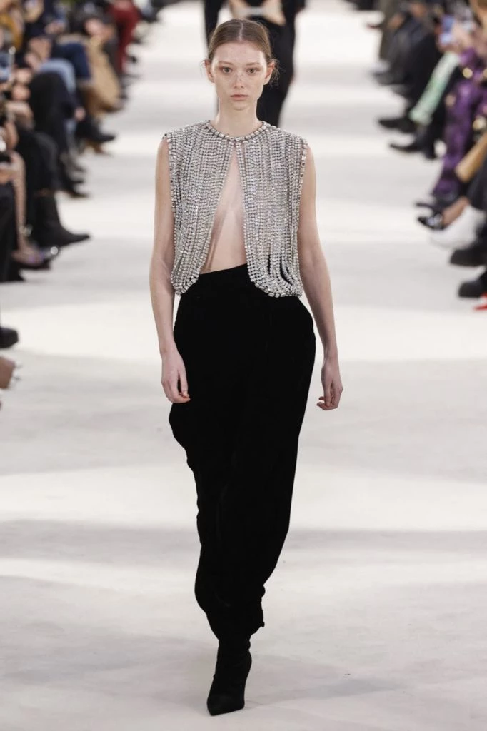 Alexandre Vauthier apostó a los colores flúo y las pieles sintéticas en ...