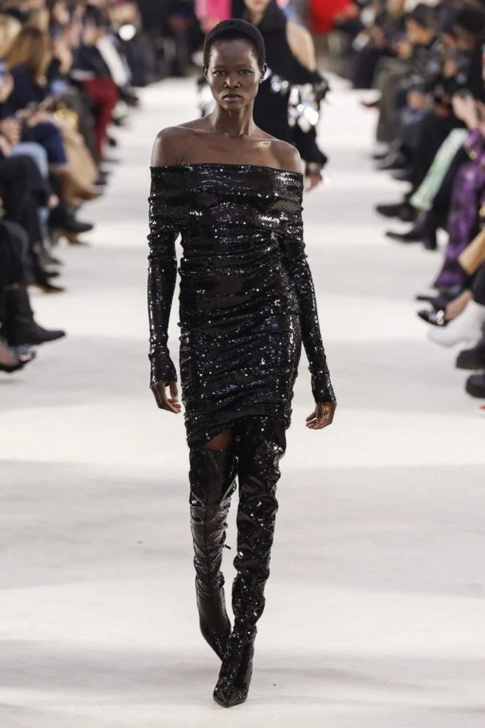 Alexandre Vauthier apostó a los colores flúo y las pieles sintéticas en ...