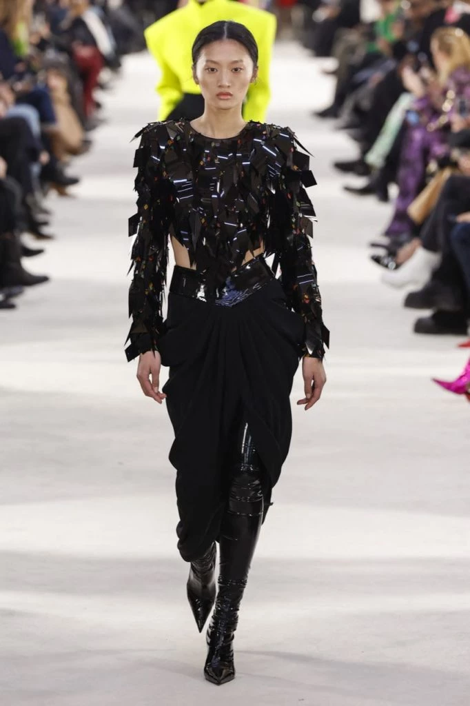 Alexandre Vauthier apostó a los colores flúo y las pieles sintéticas en ...