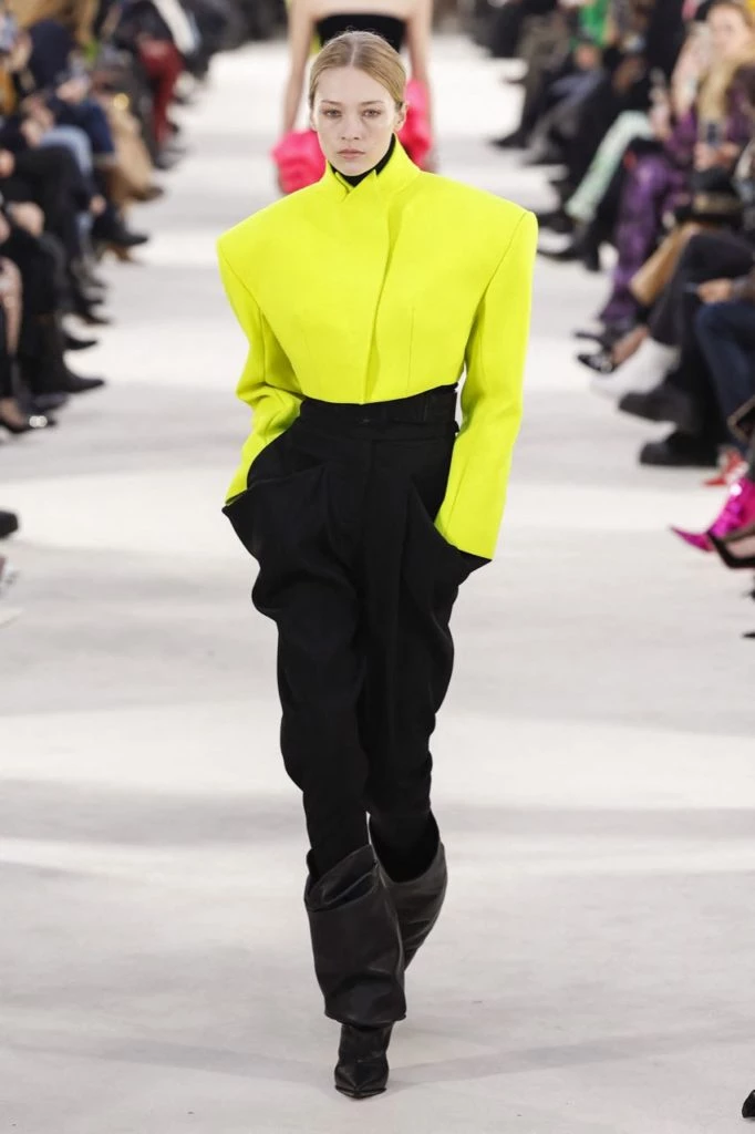 Alexandre Vauthier apostó a los colores flúo y las pieles sintéticas en ...