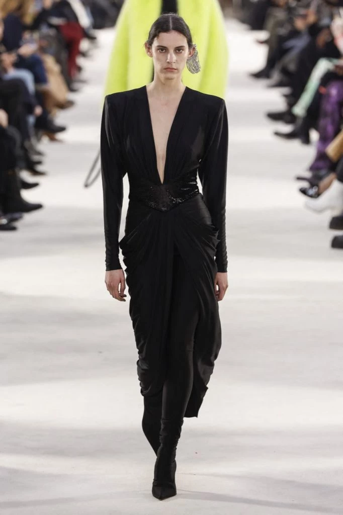 Alexandre Vauthier apostó a los colores flúo y las pieles sintéticas en ...