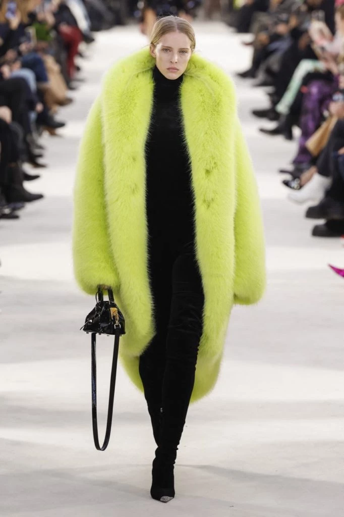 Alexandre Vauthier apostó a los colores flúo y las pieles sintéticas en ...