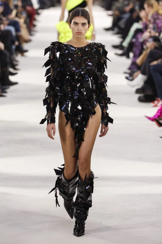 Alexandre Vauthier apostó a los colores flúo y las pieles sintéticas en ...