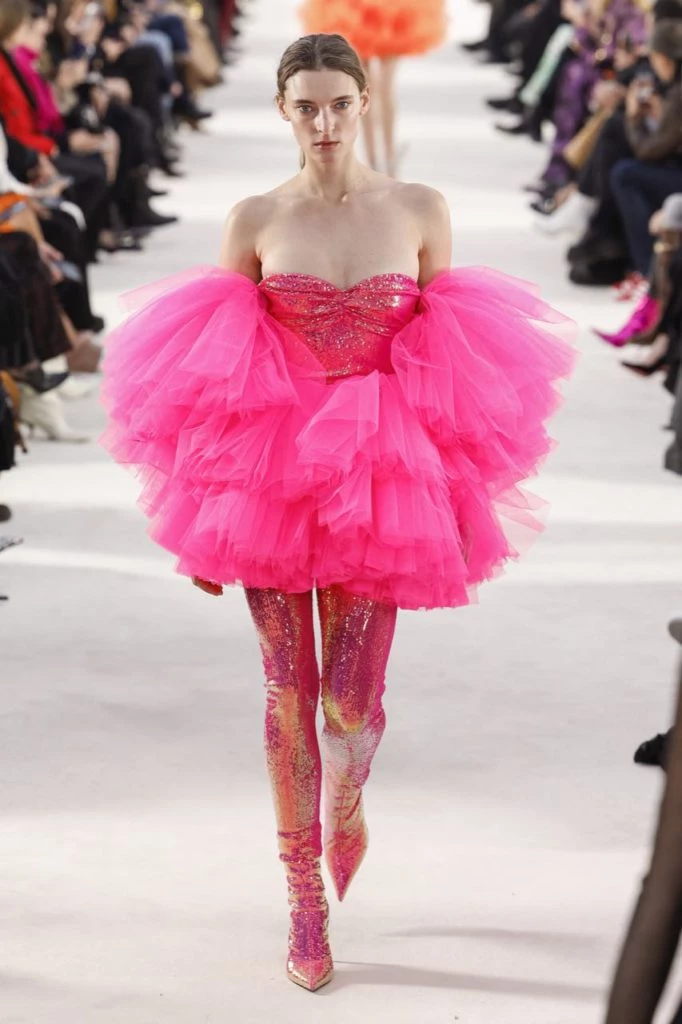 Alexandre Vauthier apostó a los colores flúo y las pieles sintéticas en ...