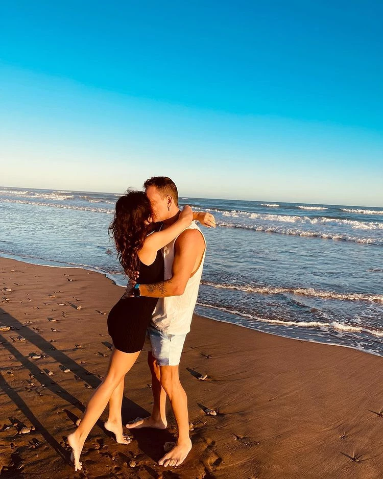 El álbum de fotos de las vacaciones de Gime Accardi y Nico Vázquez - Revista Para Ti