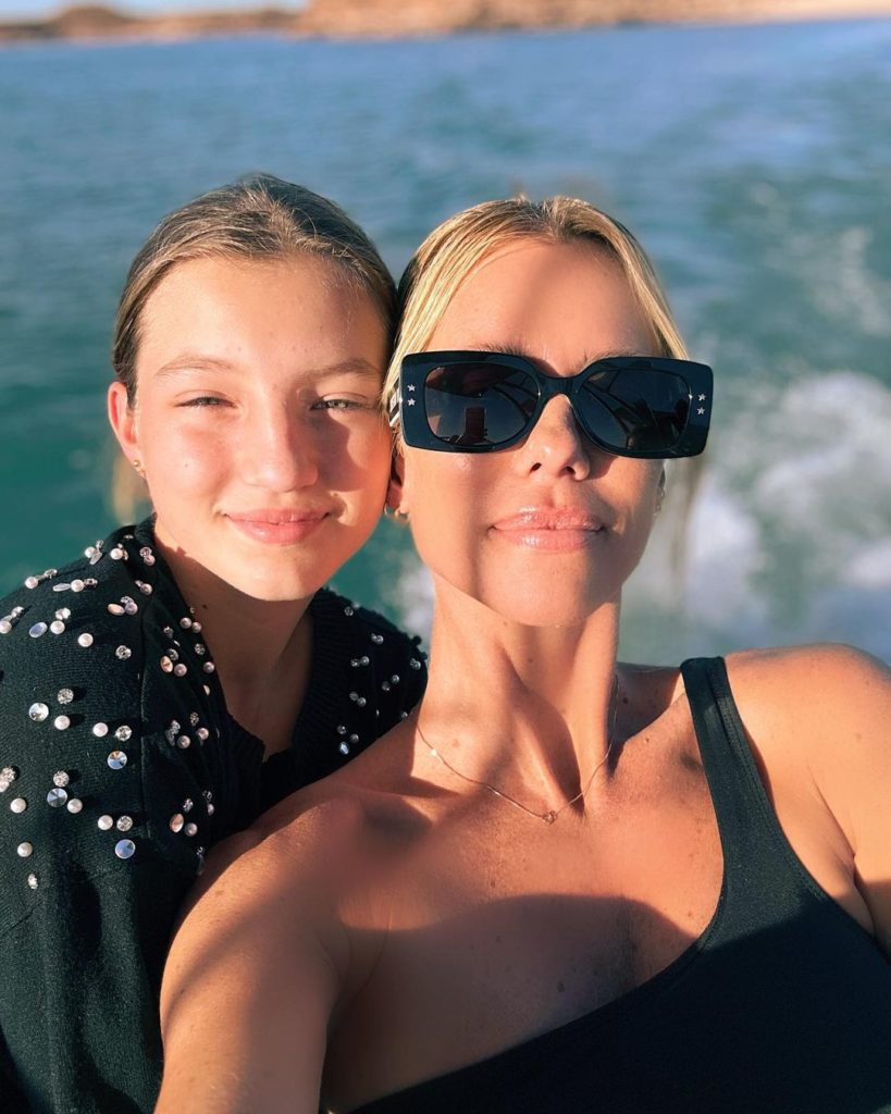 El viaje relámpago de Nicole Neumann y sus hijas, Allegra y Sienna, a ...