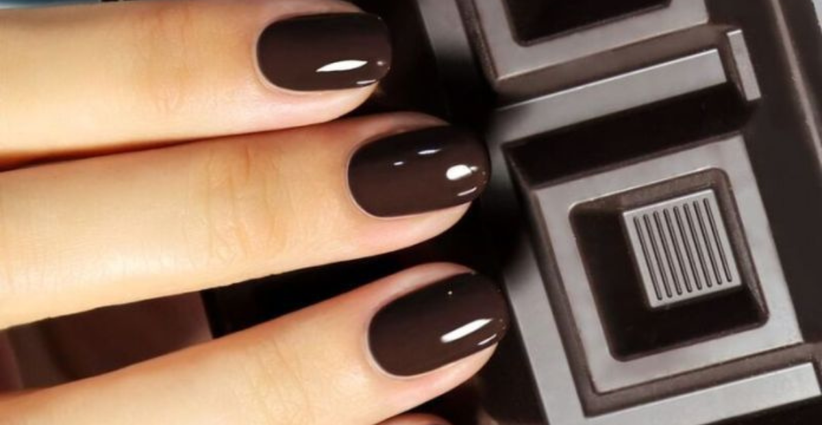 Marrón chocolate, la manicura que se impone la temporada que viene ...